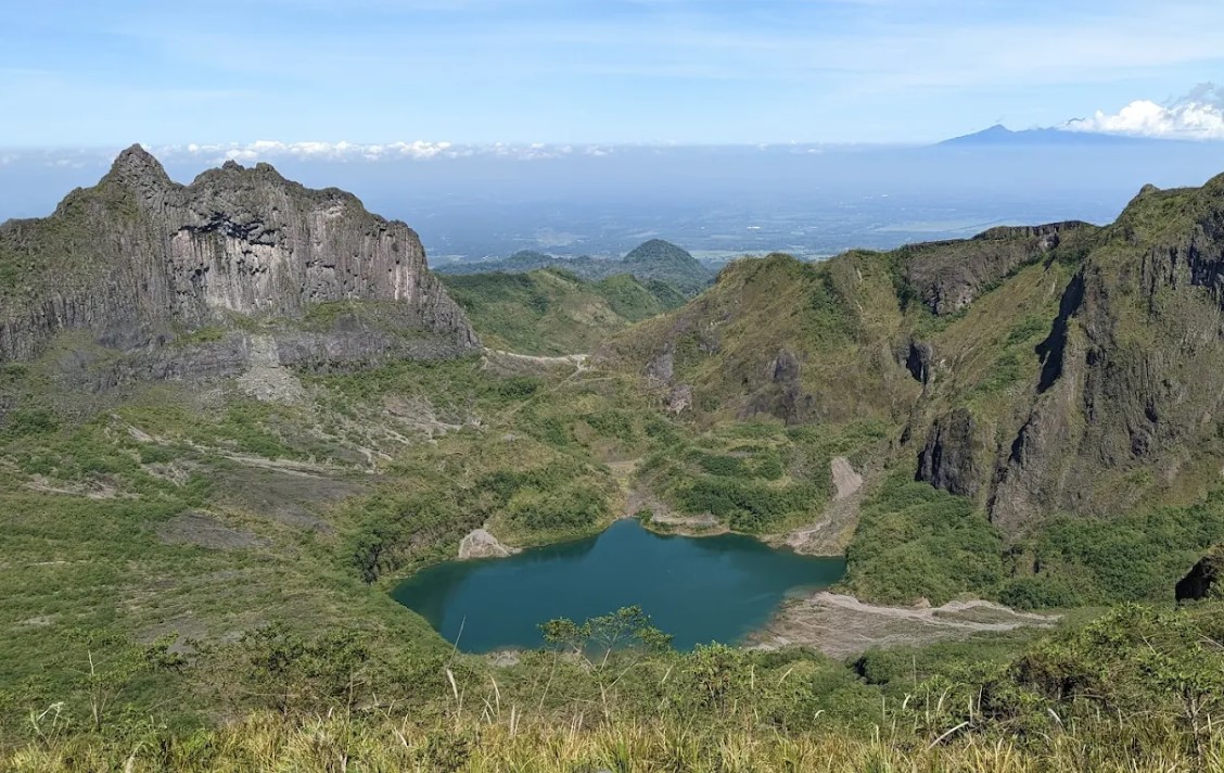 Gunung Kelud Kediri: Wisata Alam & Sejarah Mempesona
